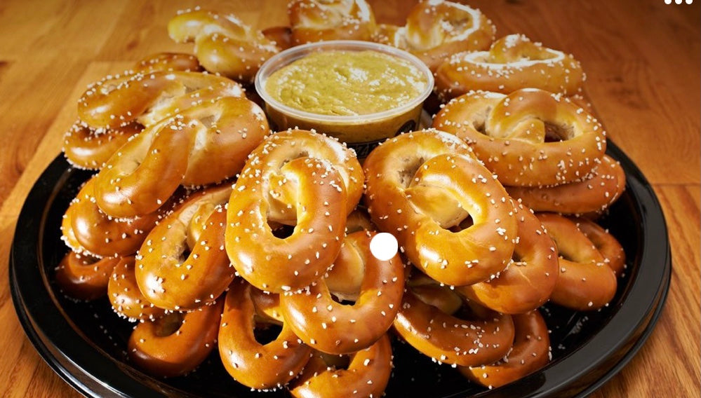 Deluxe 50 Mini Pretzel Party Tray – Softpretzelsexpress.com